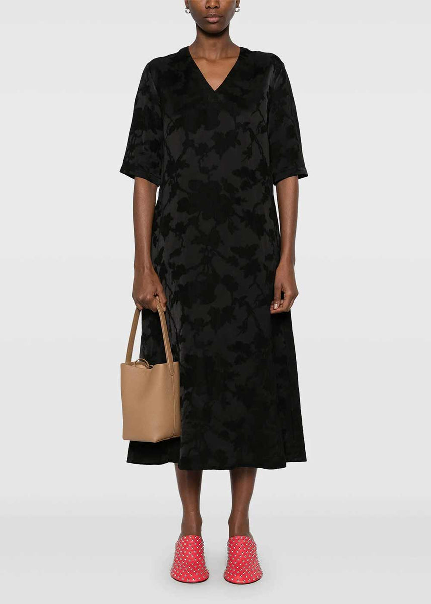 Black Apostle Dress | LEISURE CENTER