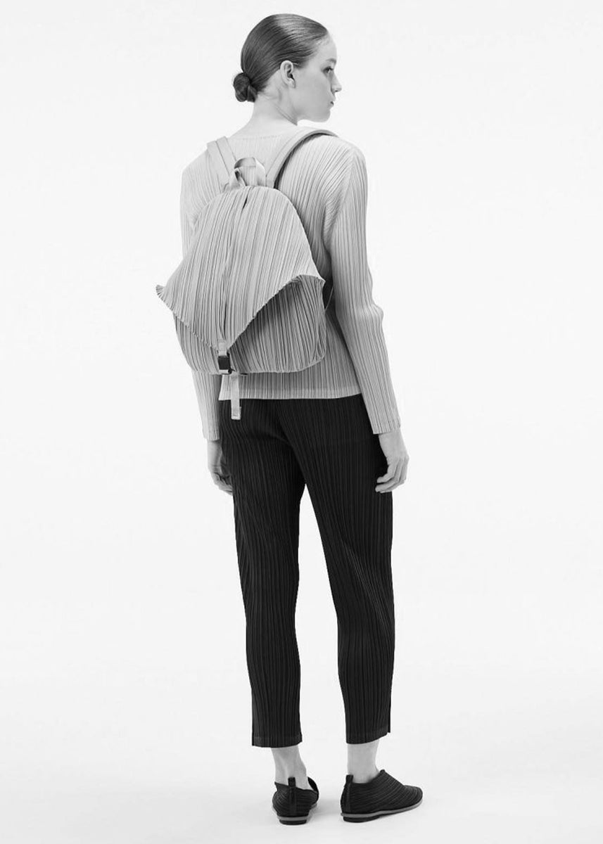 Black Pleated Backpack | LEISURE CENTER